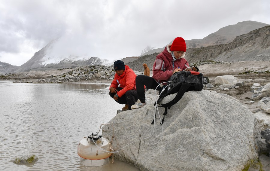 Potret tim ekspedisi China lakukan penelitian ilmiah di wilayah Gunung ... Potret tim ekspedisi China lakukan penelitian ilmiah di wilayah Gunung ...