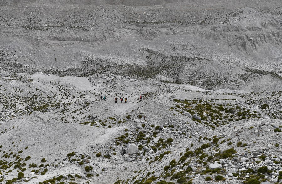 Potret tim ekspedisi China lakukan penelitian ilmiah di wilayah Gunung ... Potret tim ekspedisi China lakukan penelitian ilmiah di wilayah Gunung ...