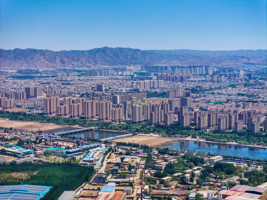 Baotou, kota baja di atas padang rumput di Mongolia Dalam, China utara