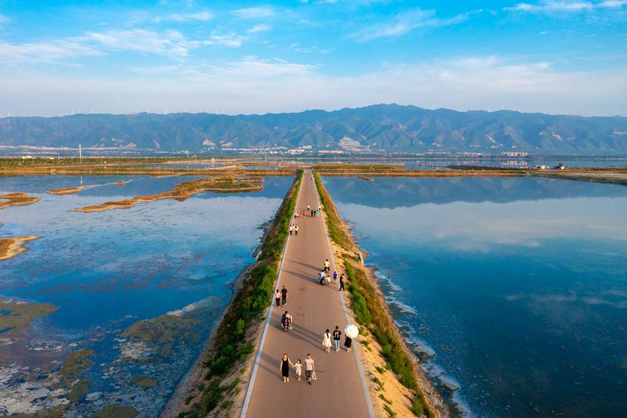 Danau garam di Shanxi, China utara, bertransformasi jadi ikon wisata ...