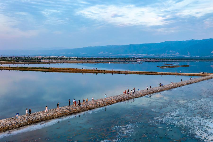 Danau garam di Shanxi, China utara, bertransformasi jadi ikon wisata ...