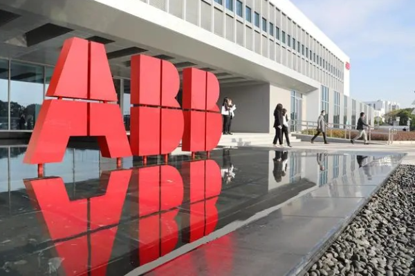 Pabrik Robotik Terbesar ABB Mulai Beroperasi di Shanghai