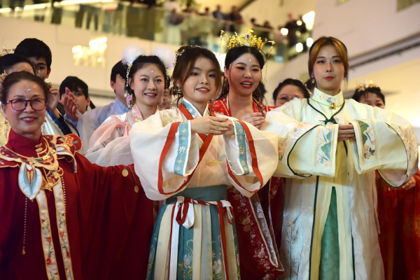 POTRET Pameran Busana China di Kuwait City