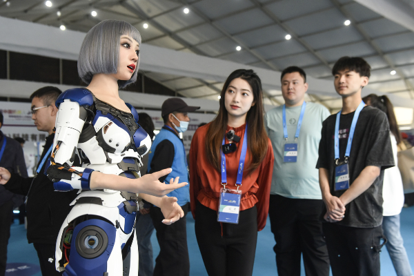 Robot Cantik Ini Dipamerkan di KTT Robotop di Yuyao