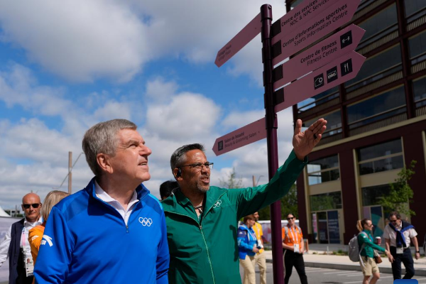 POTRET: Jelang Olimpiade Paris 2024, Ketua IOC Bach Kunjungi Desa Olimpiade